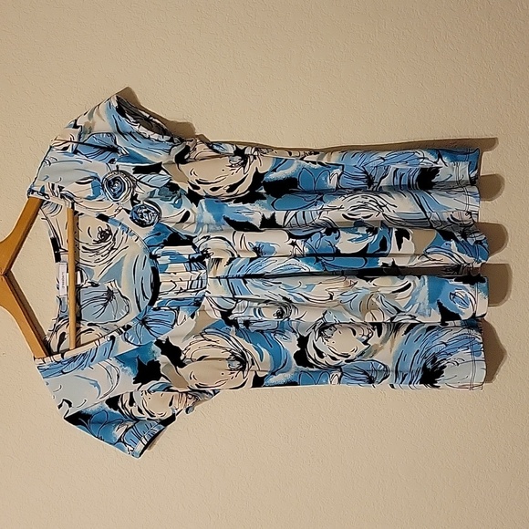 Dress Barn | Tops | Dressbarn Size Large Blue And White Floral Ss ...